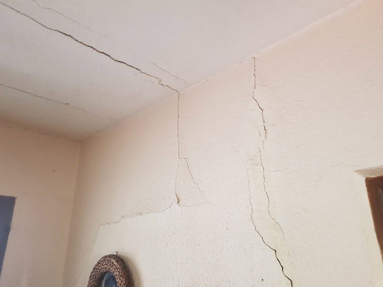 Fissure Plafond : Tout ce qu'il faut savoir et agir efficacement.